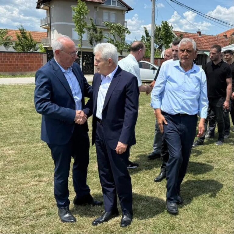 Ali Ahmeti: Ngushëllime familjes Fazliu–Podvorica, sakrifica e tyre ...